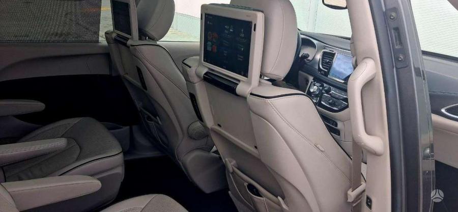 Pelēks Chrysler Pacifica 2018 Kretinga, ar dzinēja tilpumu 3.61 L un nobraukumu 186 tūkst. km par 16499 €, foto 25 vietnē AUTOMOTO.COM.LV