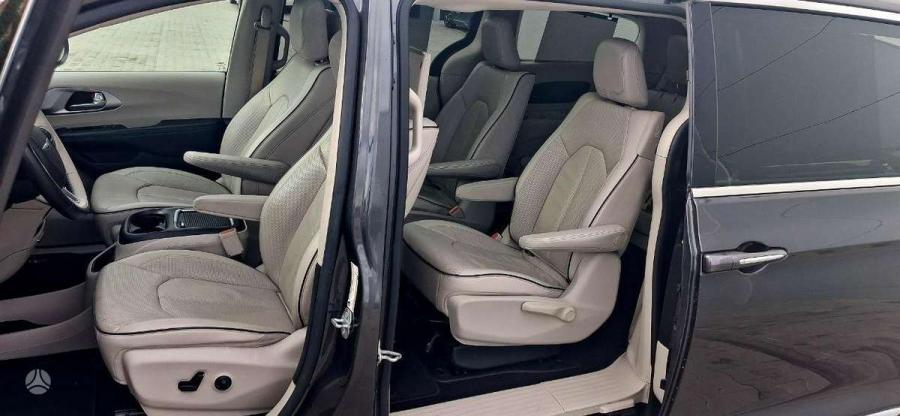 Pelēks Chrysler Pacifica 2018 Kretinga, ar dzinēja tilpumu 3.61 L un nobraukumu 186 tūkst. km par 16499 €, foto 32 vietnē AUTOMOTO.COM.LV