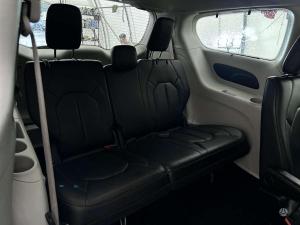 Pelēks Chrysler Pacifica 2018 Viļņa, ar dzinēja tilpumu 3.60 L un nobraukumu 143 tūkst. km par 17200 €, foto 15 vietnē AUTOMOTO.COM.LV