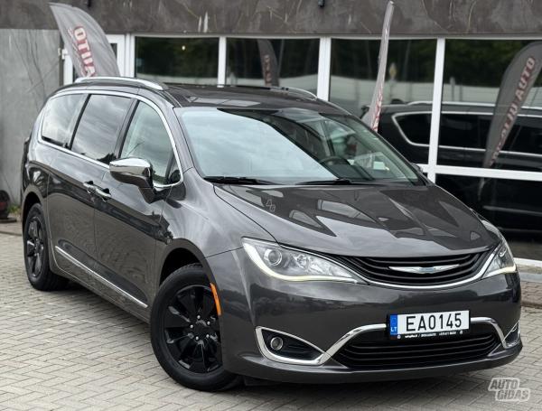 Pelēks Chrysler Pacifica 2018 Radviliškis, ar dzinēja tilpumu 3.60 L un nobraukumu 145 tūkst. km par 20500 €, foto 2 vietnē AUTOMOTO.COM.LV