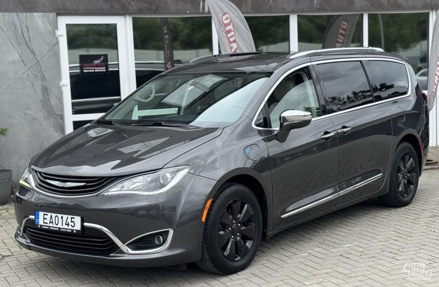 Pelēks Chrysler Pacifica 2018 Radviliškis, ar dzinēja tilpumu 3.60 L un nobraukumu 145 tūkst. km par 20500 €, foto 4 vietnē AUTOMOTO.COM.LV