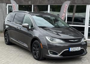 Pelēks Chrysler Pacifica 2018 Radviliškis, ar dzinēja tilpumu 3.60 L un nobraukumu 145 tūkst. km par 20500 €, foto 5 vietnē AUTOMOTO.COM.LV