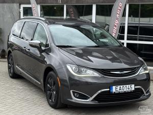 Pelēks Chrysler Pacifica 2018 Radviliškis, ar dzinēja tilpumu 3.60 L un nobraukumu 145 tūkst. km par 20500 €, foto 7 vietnē AUTOMOTO.COM.LV