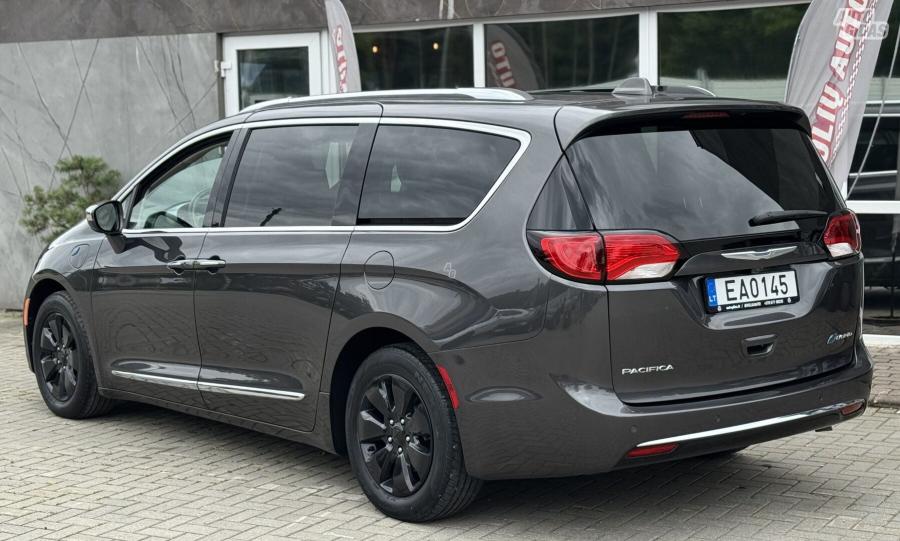 Pelēks Chrysler Pacifica 2018 Radviliškis, ar dzinēja tilpumu 3.60 L un nobraukumu 145 tūkst. km par 20500 €, foto 9 vietnē AUTOMOTO.COM.LV