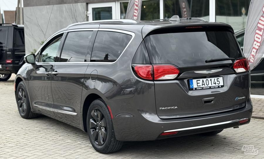 Pelēks Chrysler Pacifica 2018 Radviliškis, ar dzinēja tilpumu 3.60 L un nobraukumu 145 tūkst. km par 20500 €, foto 10 vietnē AUTOMOTO.COM.LV