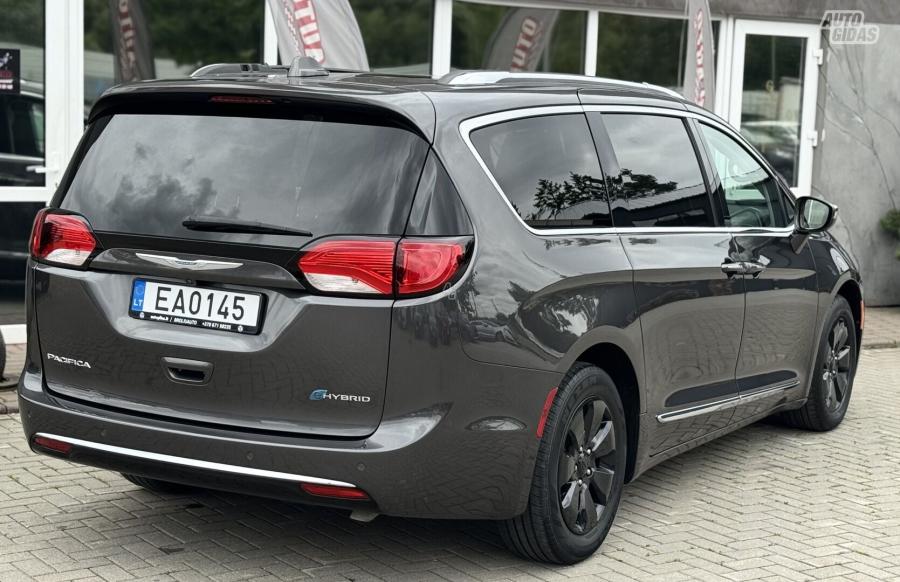 Pelēks Chrysler Pacifica 2018 Radviliškis, ar dzinēja tilpumu 3.60 L un nobraukumu 145 tūkst. km par 20500 €, foto 11 vietnē AUTOMOTO.COM.LV