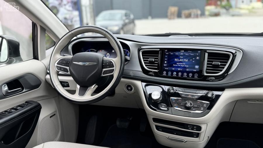 Pelēks Chrysler Pacifica 2018 Radviliškis, ar dzinēja tilpumu 3.60 L un nobraukumu 145 tūkst. km par 20500 €, foto 13 vietnē AUTOMOTO.COM.LV