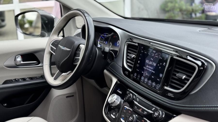 Pelēks Chrysler Pacifica 2018 Radviliškis, ar dzinēja tilpumu 3.60 L un nobraukumu 145 tūkst. km par 20500 €, foto 15 vietnē AUTOMOTO.COM.LV