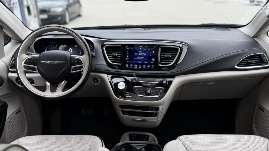 Pelēks Chrysler Pacifica 2018 Radviliškis, ar dzinēja tilpumu 3.60 L un nobraukumu 145 tūkst. km par 20500 €, foto 16 vietnē AUTOMOTO.COM.LV