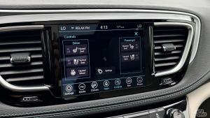 Pelēks Chrysler Pacifica 2018 Radviliškis, ar dzinēja tilpumu 3.60 L un nobraukumu 145 tūkst. km par 20500 €, foto 21 vietnē AUTOMOTO.COM.LV