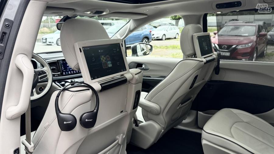 Pelēks Chrysler Pacifica 2018 Radviliškis, ar dzinēja tilpumu 3.60 L un nobraukumu 145 tūkst. km par 20500 €, foto 25 vietnē AUTOMOTO.COM.LV