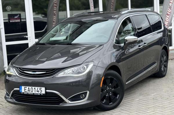 Pelēks Chrysler Pacifica 2018 Radviliškis, ar dzinēja tilpumu 3.60 L un nobraukumu 145 tūkst. km par 20500 €, foto 1 vietnē AUTOMOTO.COM.LV