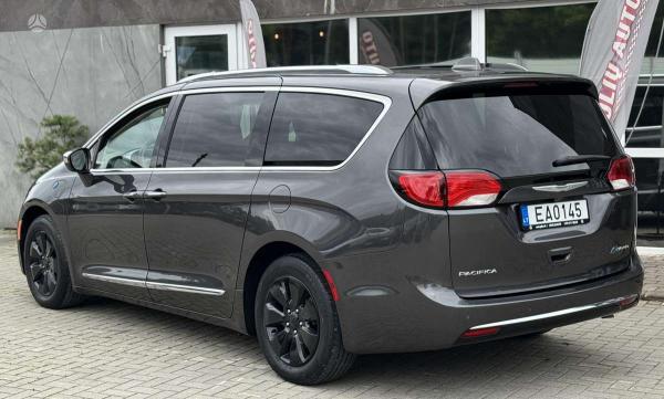 Pelēks Chrysler Pacifica 2018 Radviliškis, ar dzinēja tilpumu 3.60 L un nobraukumu 145 tūkst. km par 20500 €, foto 8 vietnē AUTOMOTO.COM.LV