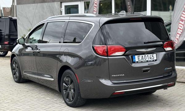 Pelēks Chrysler Pacifica 2018 Radviliškis, ar dzinēja tilpumu 3.60 L un nobraukumu 145 tūkst. km par 20500 €, foto 10 vietnē AUTOMOTO.COM.LV