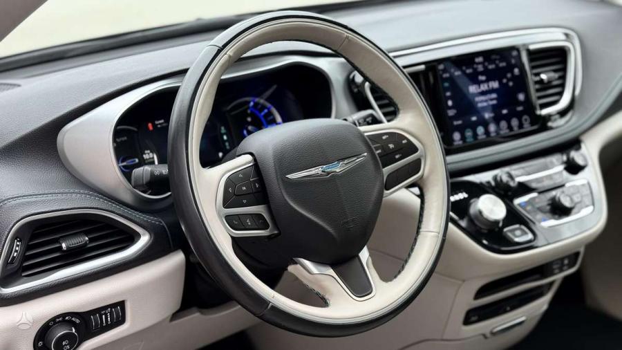 Pelēks Chrysler Pacifica 2018 Radviliškis, ar dzinēja tilpumu 3.60 L un nobraukumu 145 tūkst. km par 20500 €, foto 14 vietnē AUTOMOTO.COM.LV