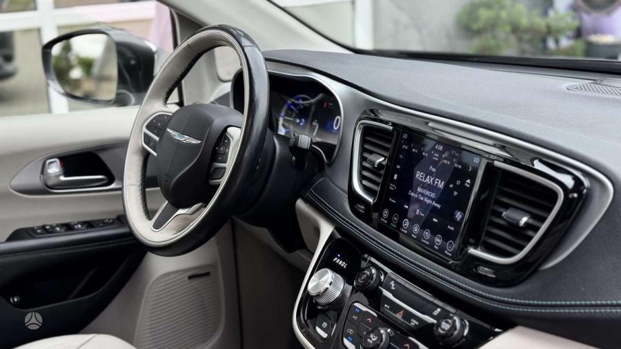 Pelēks Chrysler Pacifica 2018 Radviliškis, ar dzinēja tilpumu 3.60 L un nobraukumu 145 tūkst. km par 20500 €, foto 15 vietnē AUTOMOTO.COM.LV