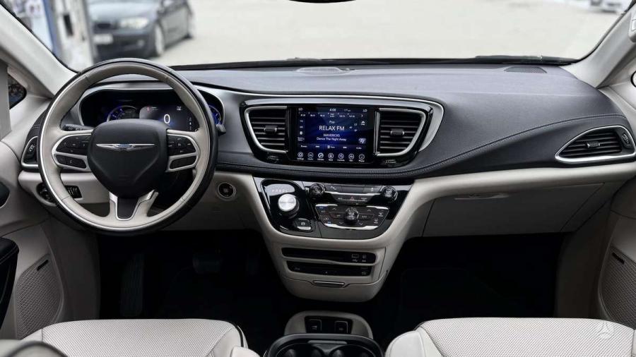 Pelēks Chrysler Pacifica 2018 Radviliškis, ar dzinēja tilpumu 3.60 L un nobraukumu 145 tūkst. km par 20500 €, foto 16 vietnē AUTOMOTO.COM.LV
