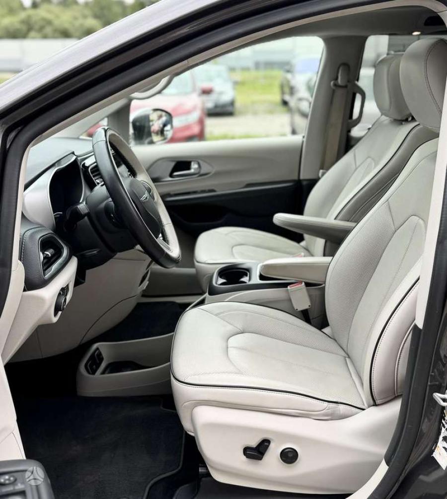 Pelēks Chrysler Pacifica 2018 Radviliškis, ar dzinēja tilpumu 3.60 L un nobraukumu 145 tūkst. km par 20500 €, foto 19 vietnē AUTOMOTO.COM.LV