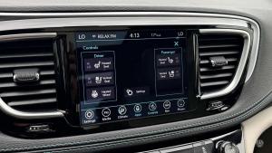 Pelēks Chrysler Pacifica 2018 Radviliškis, ar dzinēja tilpumu 3.60 L un nobraukumu 145 tūkst. km par 20500 €, foto 22 vietnē AUTOMOTO.COM.LV