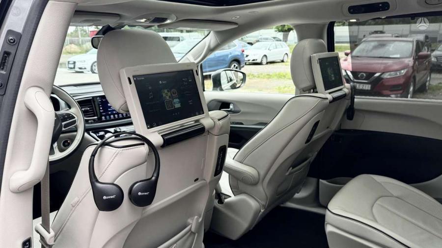 Pelēks Chrysler Pacifica 2018 Radviliškis, ar dzinēja tilpumu 3.60 L un nobraukumu 145 tūkst. km par 20500 €, foto 32 vietnē AUTOMOTO.COM.LV