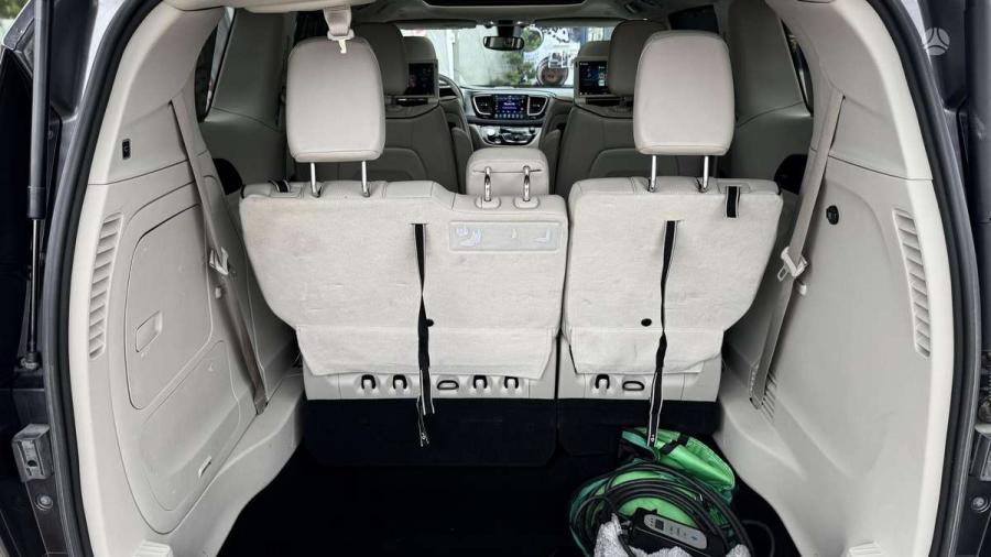 Pelēks Chrysler Pacifica 2018 Radviliškis, ar dzinēja tilpumu 3.60 L un nobraukumu 145 tūkst. km par 20500 €, foto 36 vietnē AUTOMOTO.COM.LV