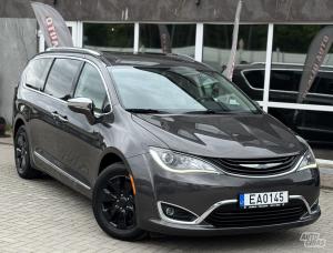 Grey Chrysler Pacifica 2018 in Radviliskis, with an engine capacity of 3.60 L and mileage of 145 thousand km for 20500 €, photo 3 on AUTOMOTO.COM.LV