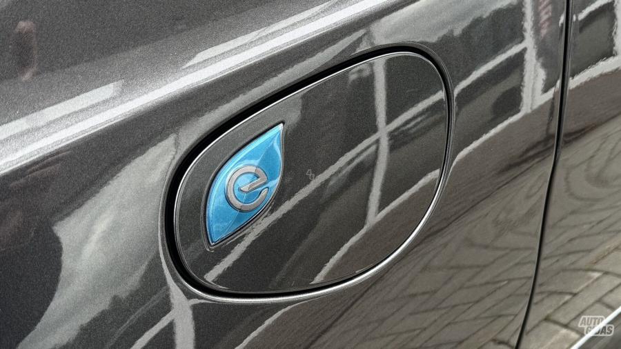 Grey Chrysler Pacifica 2018 in Radviliskis, with an engine capacity of 3.60 L and mileage of 145 thousand km for 20500 €, photo 12 on AUTOMOTO.COM.LV