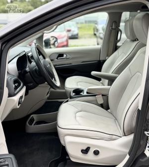 Grey Chrysler Pacifica 2018 in Radviliskis, with an engine capacity of 3.60 L and mileage of 145 thousand km for 20500 €, photo 18 on AUTOMOTO.COM.LV