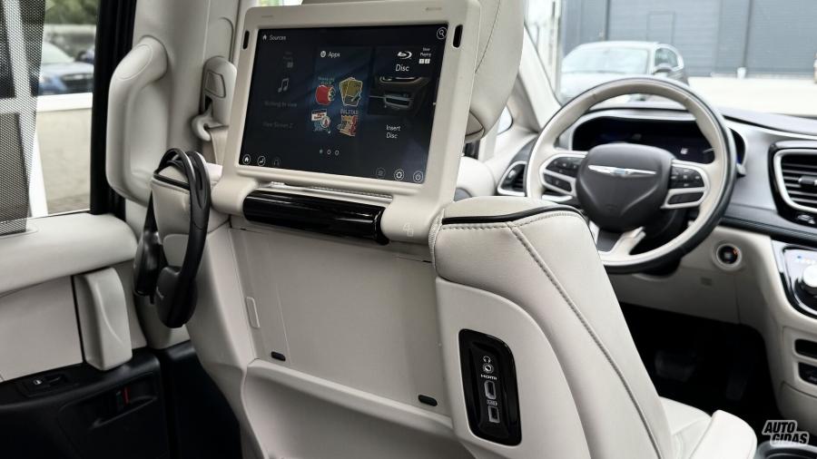 Grey Chrysler Pacifica 2018 in Radviliskis, with an engine capacity of 3.60 L and mileage of 145 thousand km for 20500 €, photo 30 on AUTOMOTO.COM.LV