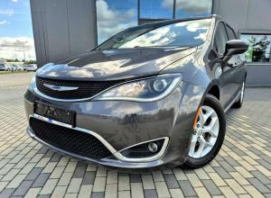Grey Chrysler Pacifica 2018 in Siauliai, with an engine capacity of 3.60 L and mileage of 180 thousand km for 14300 €, photo 3 on AUTOMOTO.COM.LV