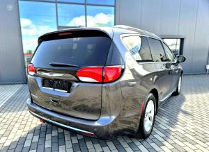Grey Chrysler Pacifica 2018 in Siauliai, with an engine capacity of 3.60 L and mileage of 180 thousand km for 14300 €, photo 8 on AUTOMOTO.COM.LV