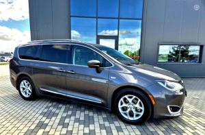 Grey Chrysler Pacifica 2018 in Siauliai, with an engine capacity of 3.60 L and mileage of 180 thousand km for 14300 €, photo 10 on AUTOMOTO.COM.LV