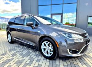 Grey Chrysler Pacifica 2018 in Siauliai, with an engine capacity of 3.60 L and mileage of 180 thousand km for 14300 €, photo 11 on AUTOMOTO.COM.LV