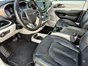 Grey Chrysler Pacifica 2018 in Siauliai, with an engine capacity of 3.60 L and mileage of 180 thousand km for 14300 €, photo 12 on AUTOMOTO.COM.LV