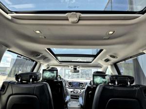 Grey Chrysler Pacifica 2018 in Siauliai, with an engine capacity of 3.60 L and mileage of 180 thousand km for 14300 €, photo 20 on AUTOMOTO.COM.LV