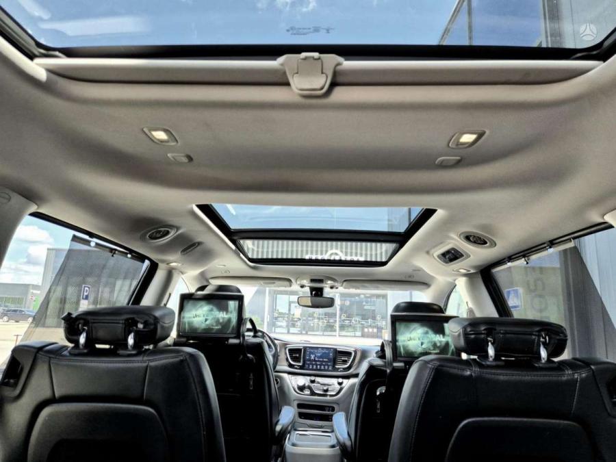 Grey Chrysler Pacifica 2018 in Siauliai, with an engine capacity of 3.60 L and mileage of 180 thousand km for 14300 €, photo 20 on AUTOMOTO.COM.LV