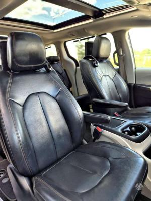 Grey Chrysler Pacifica 2018 in Siauliai, with an engine capacity of 3.60 L and mileage of 180 thousand km for 14300 €, photo 21 on AUTOMOTO.COM.LV
