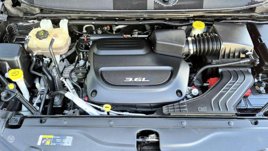 Grey Chrysler Pacifica 2018 in Siauliai, with an engine capacity of 3.60 L and mileage of 180 thousand km for 14300 €, photo 26 on AUTOMOTO.COM.LV
