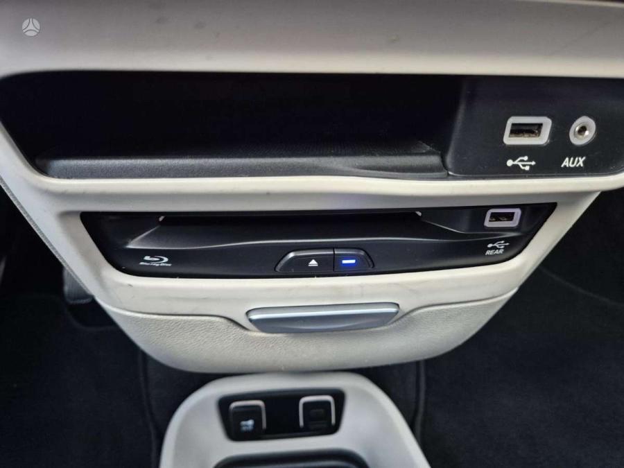 Grey Chrysler Pacifica 2018 in Siauliai, with an engine capacity of 3.60 L and mileage of 180 thousand km for 14300 €, photo 30 on AUTOMOTO.COM.LV