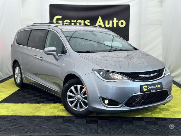 Pelēks Chrysler Pacifica 2018 Viļņa, ar dzinēja tilpumu 3.60 L un nobraukumu 143 tūkst. km par 17200 €, foto 3 vietnē AUTOMOTO.COM.LV