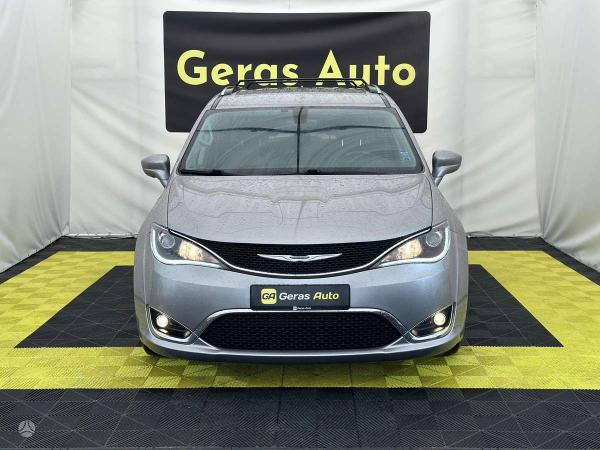 Pelēks Chrysler Pacifica 2018 Viļņa, ar dzinēja tilpumu 3.60 L un nobraukumu 143 tūkst. km par 17200 €, foto 7 vietnē AUTOMOTO.COM.LV