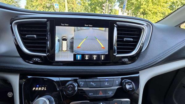 Grey Chrysler Pacifica 2018 in Kaunas, with an engine capacity of 3.61 L and mileage of 194 thousand km for 14000 €, photo 5 on AUTOMOTO.COM.LV