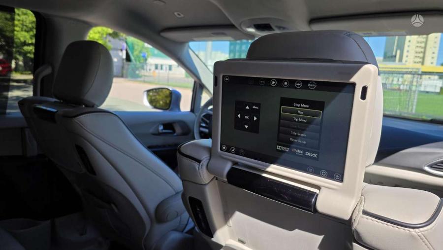 Grey Chrysler Pacifica 2018 in Kaunas, with an engine capacity of 3.61 L and mileage of 194 thousand km for 14000 €, photo 9 on AUTOMOTO.COM.LV