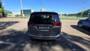 Grey Chrysler Pacifica 2018 in Kaunas, with an engine capacity of 3.61 L and mileage of 194 thousand km for 14000 €, photo 15 on AUTOMOTO.COM.LV
