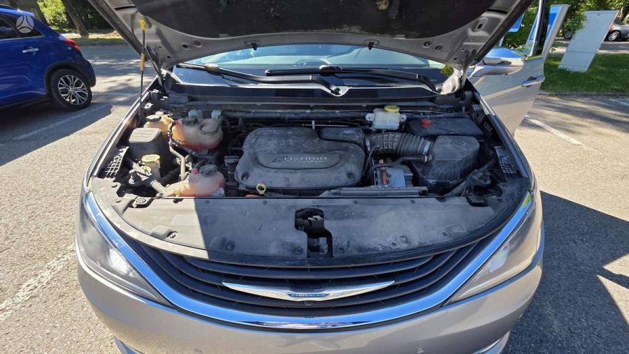 Grey Chrysler Pacifica 2018 in Kaunas, with an engine capacity of 3.61 L and mileage of 194 thousand km for 14000 €, photo 16 on AUTOMOTO.COM.LV