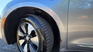 Grey Chrysler Pacifica 2018 in Kaunas, with an engine capacity of 3.61 L and mileage of 194 thousand km for 14000 €, photo 17 on AUTOMOTO.COM.LV