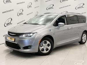 Grey Chrysler Pacifica 2018 in Vilnius, with an engine capacity of 3.60 L and mileage of 102 thousand km for 19450 €, photo  on AUTOMOTO.COM.LV