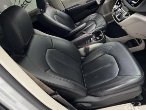 Grey Chrysler Pacifica 2018 in Vilnius, with an engine capacity of 3.60 L and mileage of 102 thousand km for 19450 €, photo 7 on AUTOMOTO.COM.LV