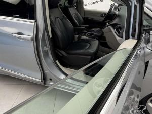 Grey Chrysler Pacifica 2018 in Vilnius, with an engine capacity of 3.60 L and mileage of 102 thousand km for 19450 €, photo 10 on AUTOMOTO.COM.LV