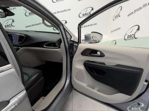 Grey Chrysler Pacifica 2018 in Vilnius, with an engine capacity of 3.60 L and mileage of 102 thousand km for 19450 €, photo 11 on AUTOMOTO.COM.LV
